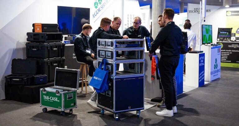 SINORA signs new distributor agreement at ISE in Barcelona - SINORA Cases